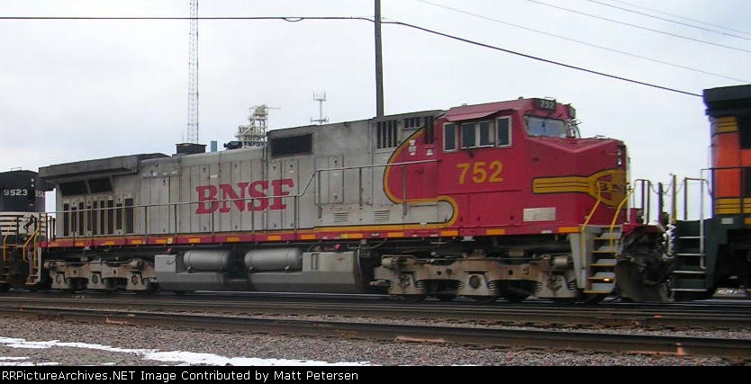 BNSF 752